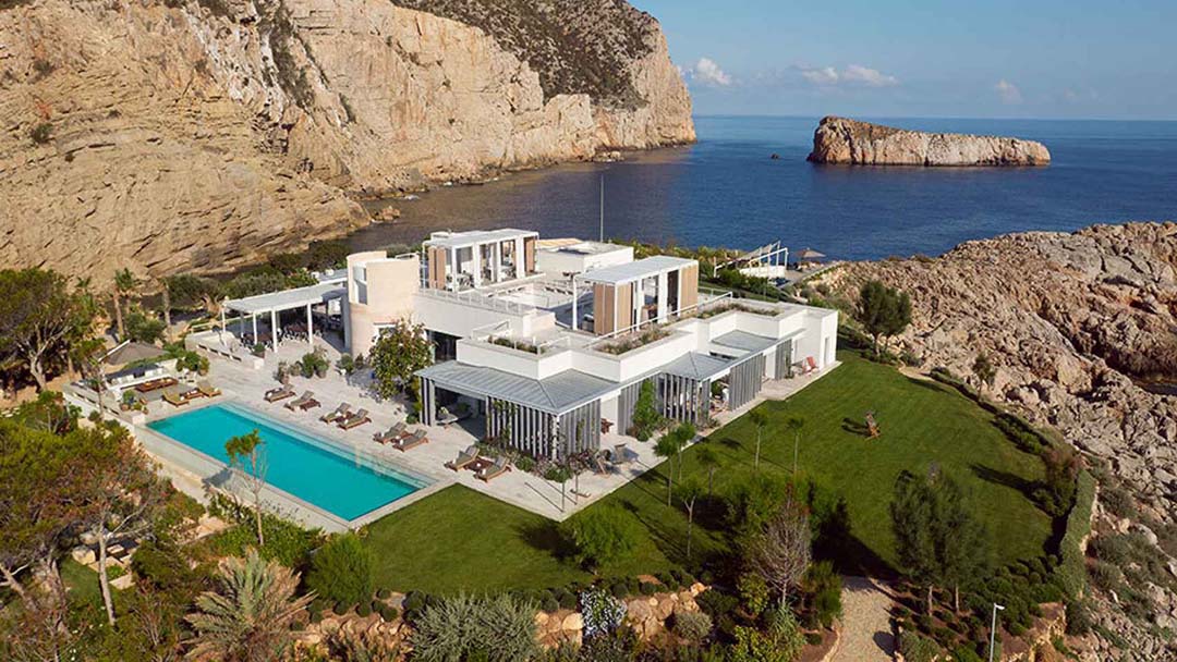 Messi buys a mansion that he cannot use - Property Journal